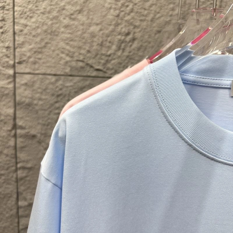 Accurate model Christian Dior T-Shirts