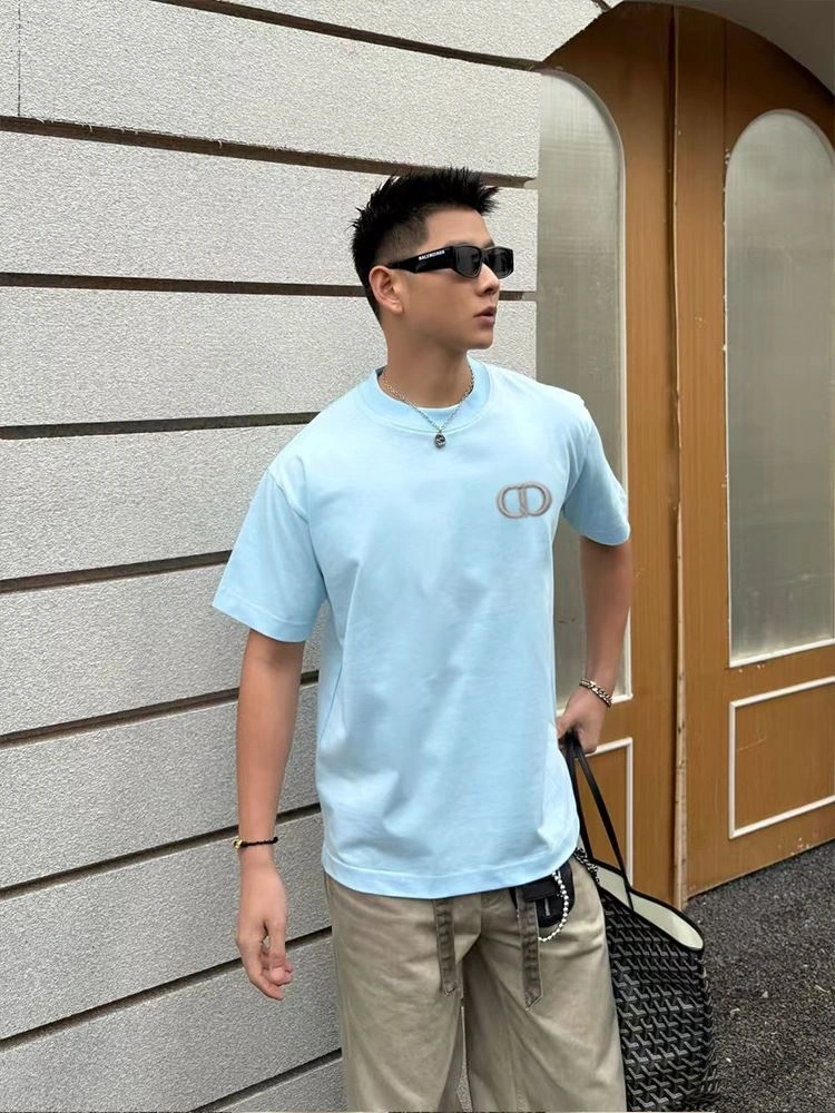 Accurate model Christian Dior T-Shirts