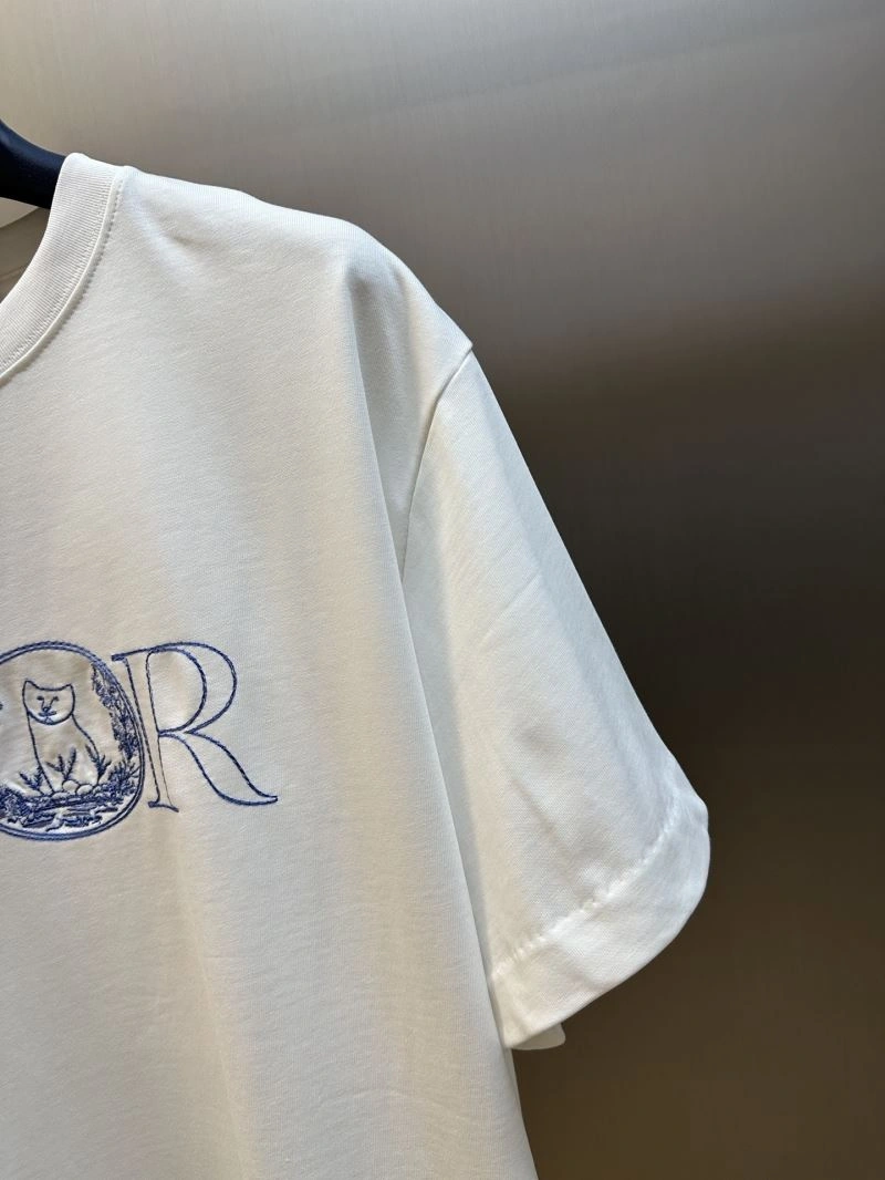 Accurate model Christian Dior T-Shirts