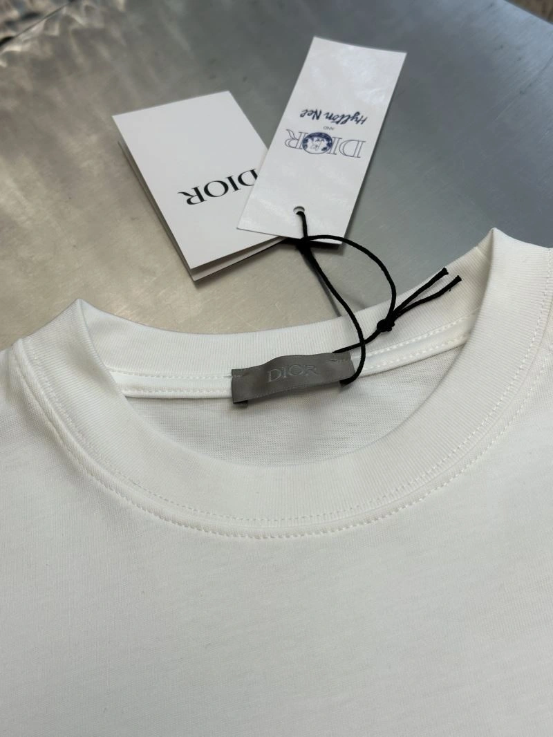 Accurate model Christian Dior T-Shirts