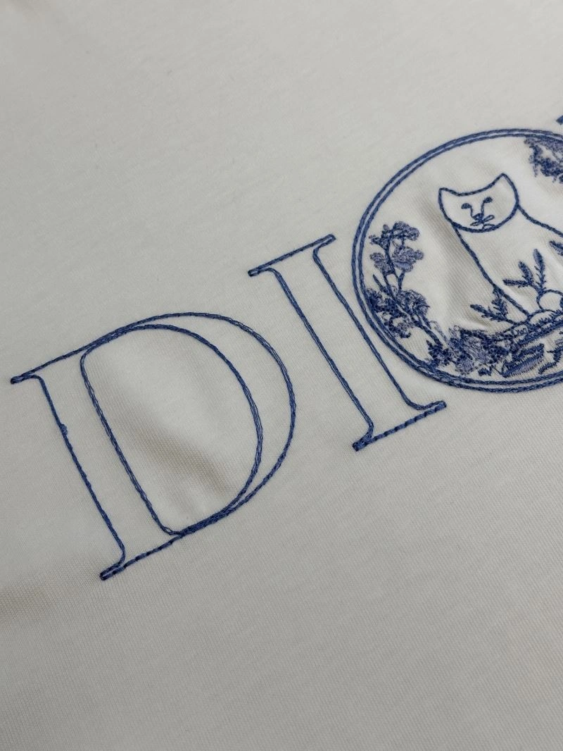 Accurate model Christian Dior T-Shirts