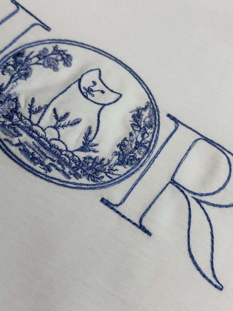 Accurate model Christian Dior T-Shirts