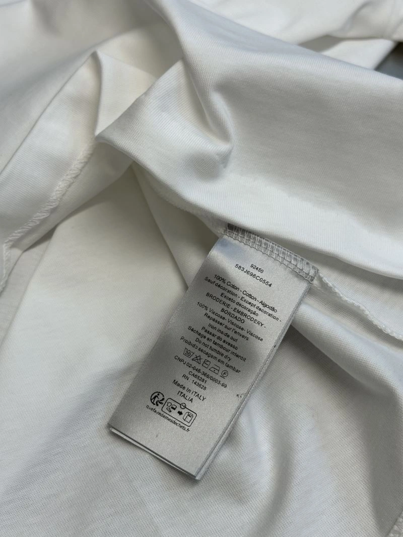 Accurate model Christian Dior T-Shirts
