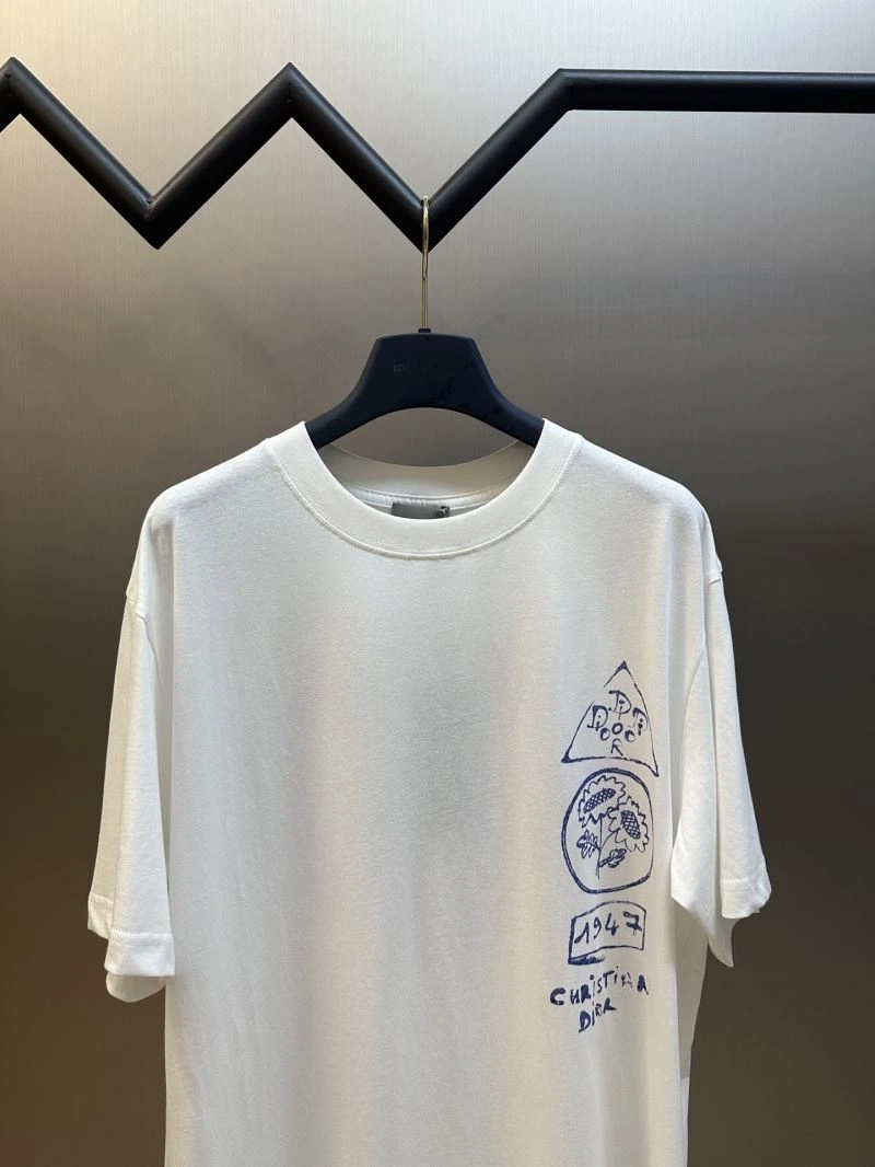 Accurate model Christian Dior T-Shirts