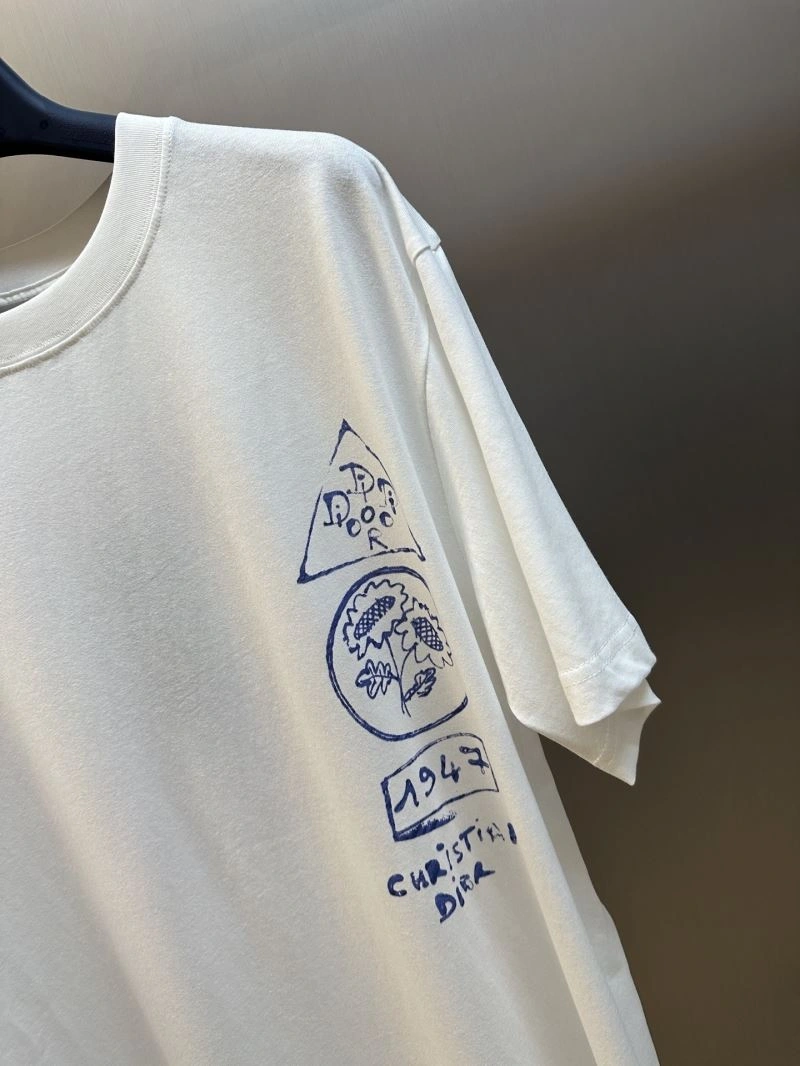 Accurate model Christian Dior T-Shirts