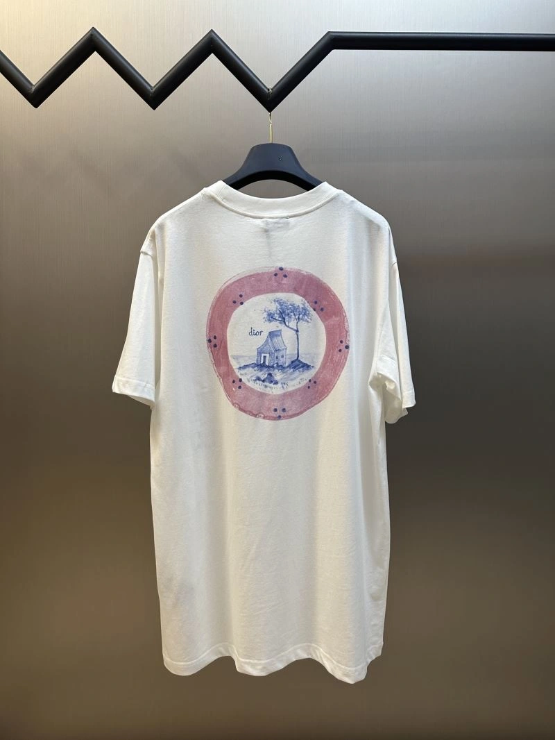 Accurate model Christian Dior T-Shirts