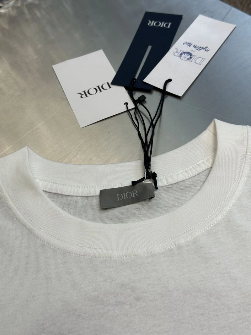 Accurate model Christian Dior T-Shirts
