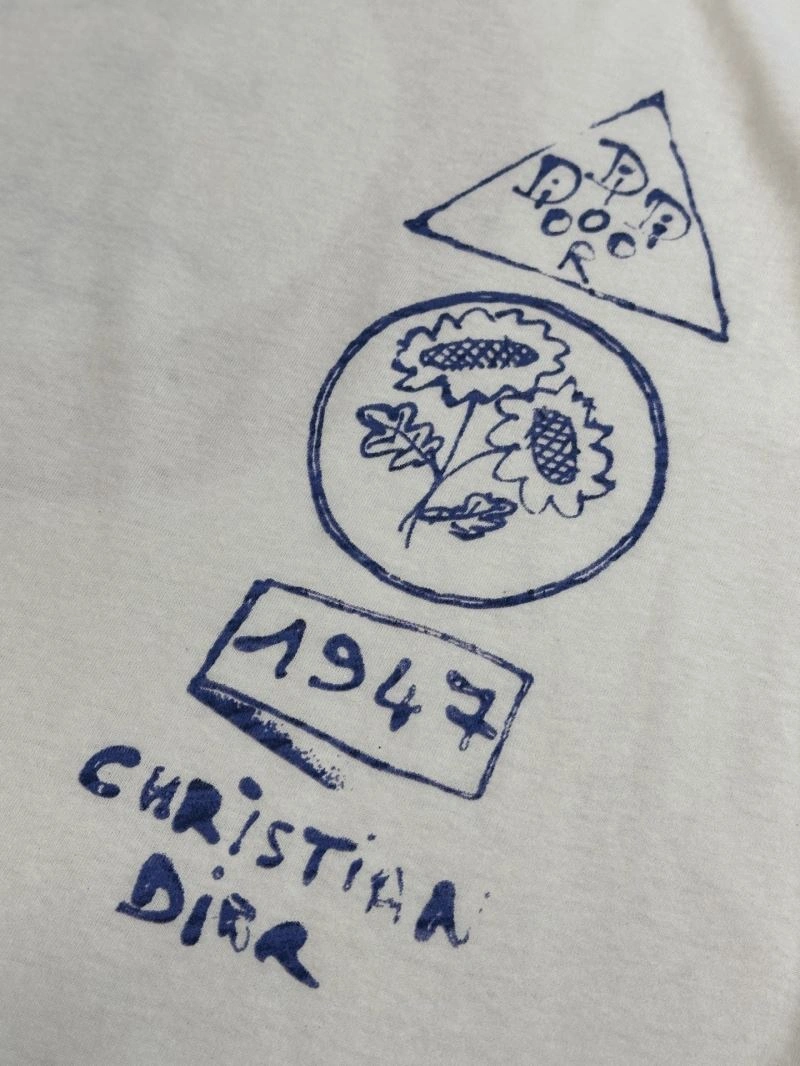 Accurate model Christian Dior T-Shirts