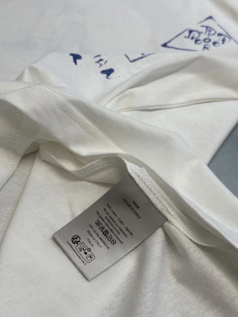 Accurate model Christian Dior T-Shirts
