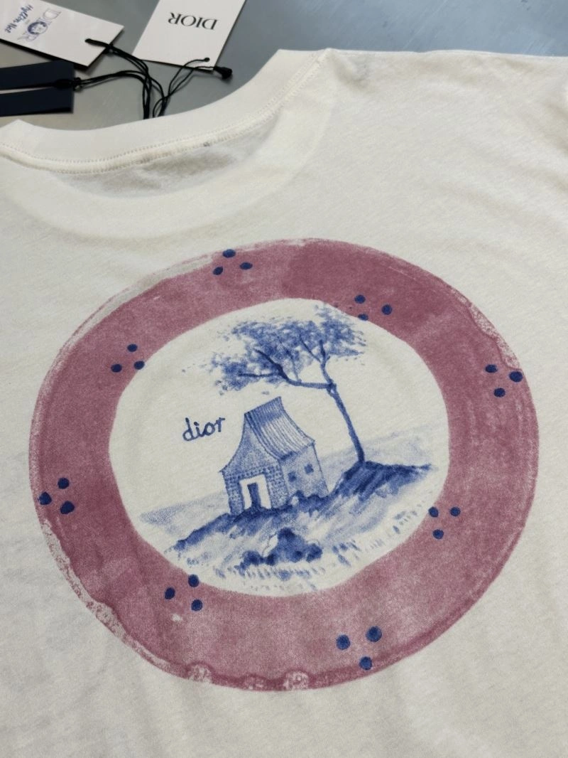 Accurate model Christian Dior T-Shirts