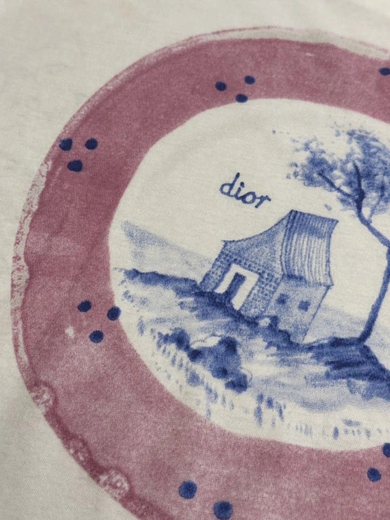 Accurate model Christian Dior T-Shirts