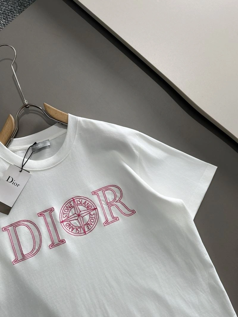 Accurate model Christian Dior T-Shirts