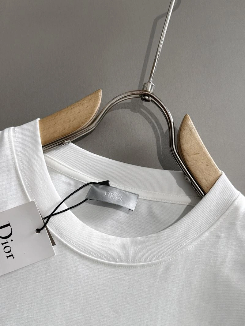 Accurate model Christian Dior T-Shirts