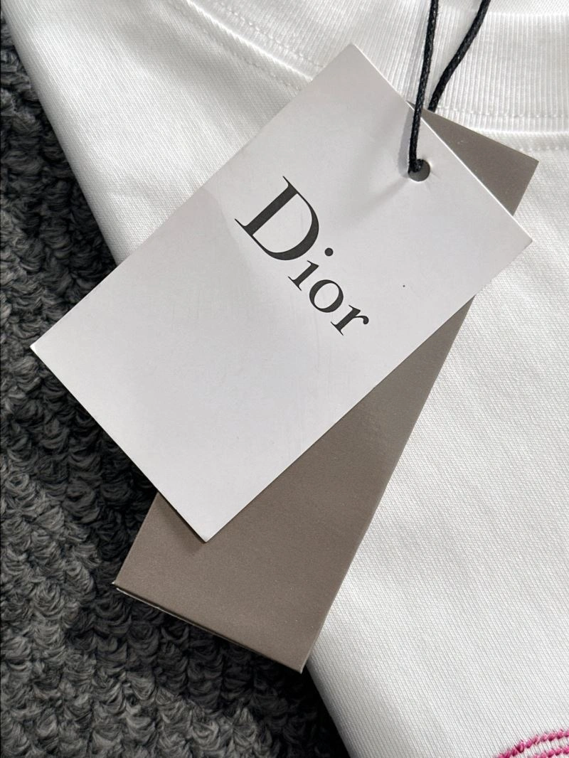 Accurate model Christian Dior T-Shirts