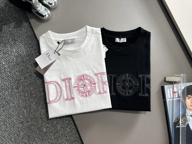Accurate model Christian Dior T-Shirts