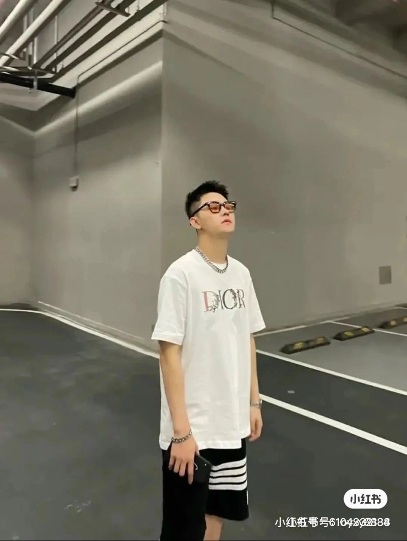 Low-cost Christian Dior T-Shirts