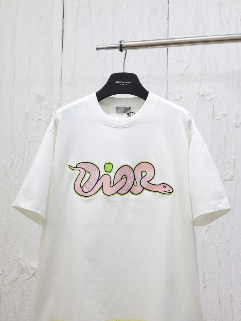 Accurate model Christian Dior T-Shirts
