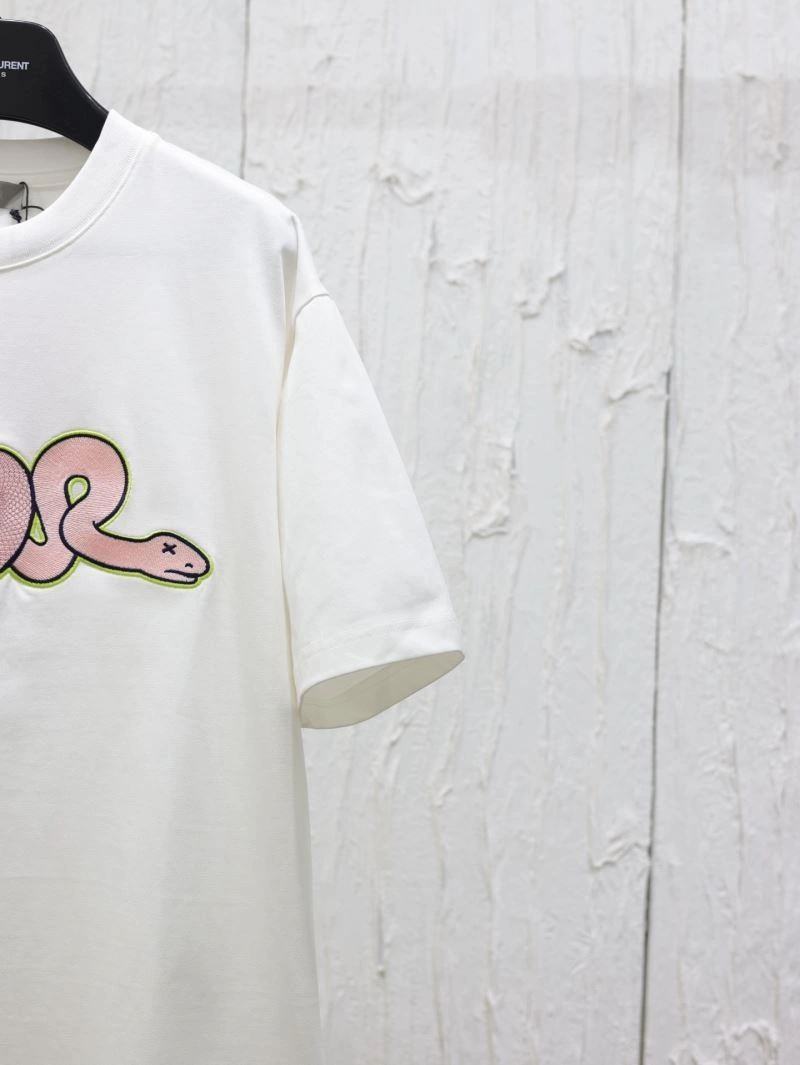 Accurate model Christian Dior T-Shirts