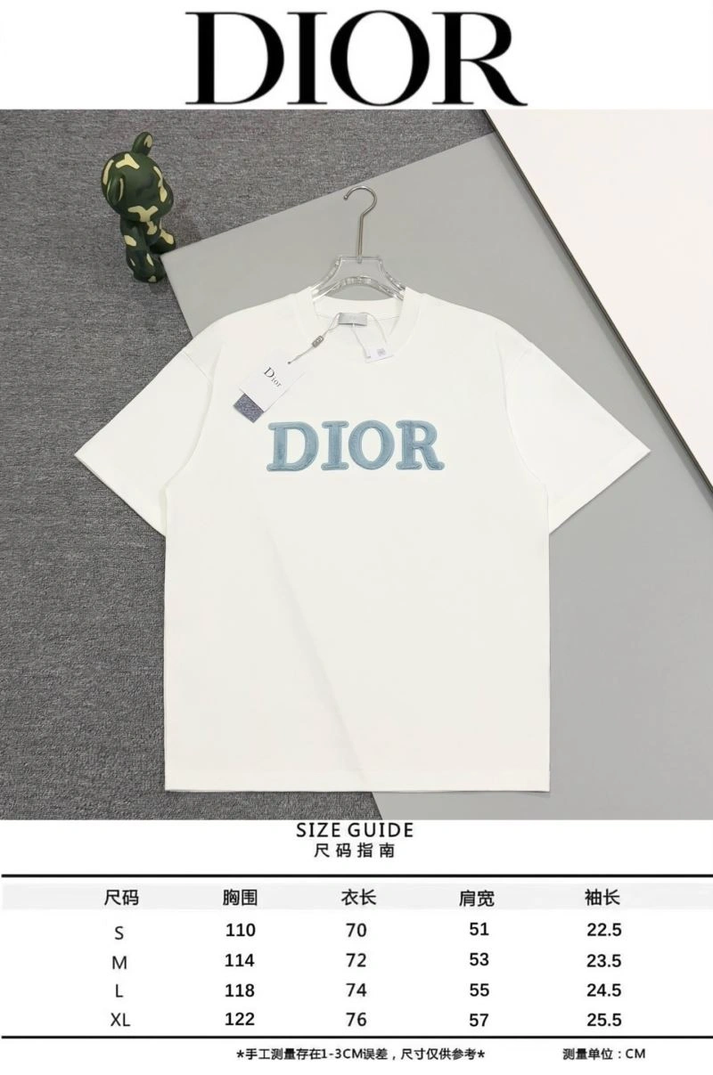 Accurate model Christian Dior T-Shirts