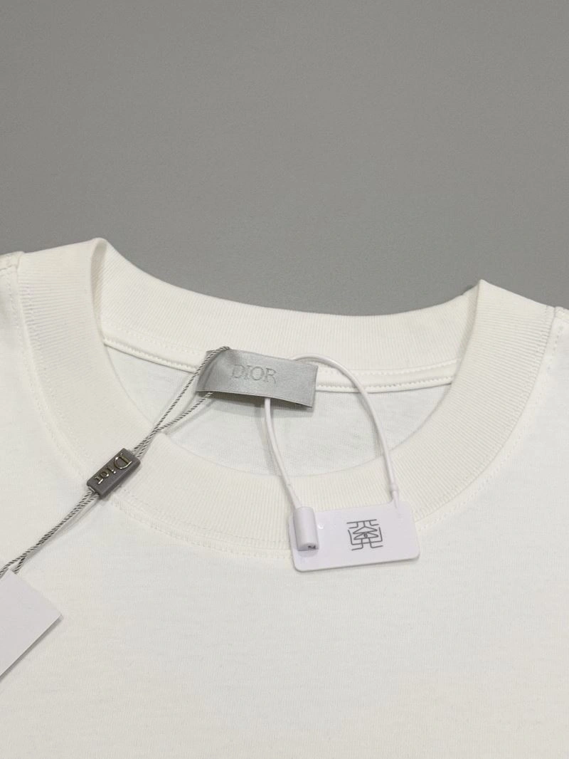 Accurate model Christian Dior T-Shirts