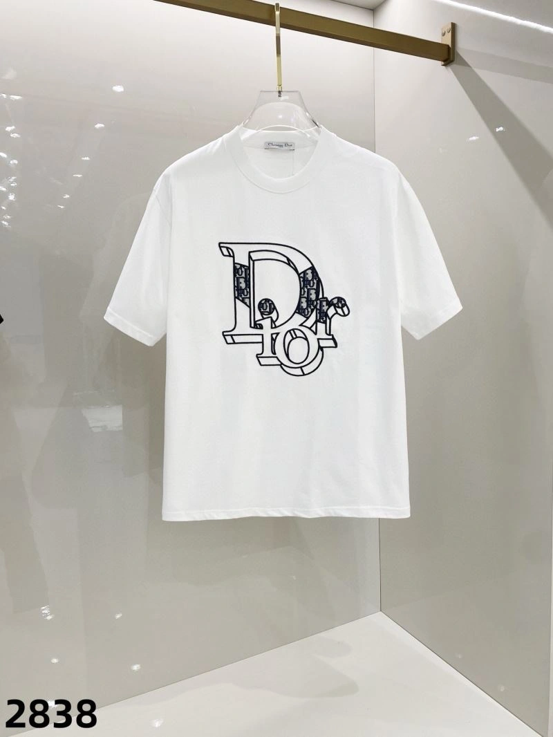 Accurate model Christian Dior T-Shirts