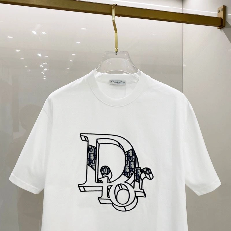 Accurate model Christian Dior T-Shirts