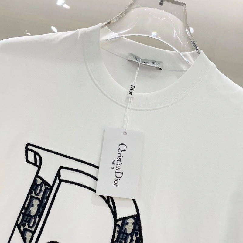 Accurate model Christian Dior T-Shirts