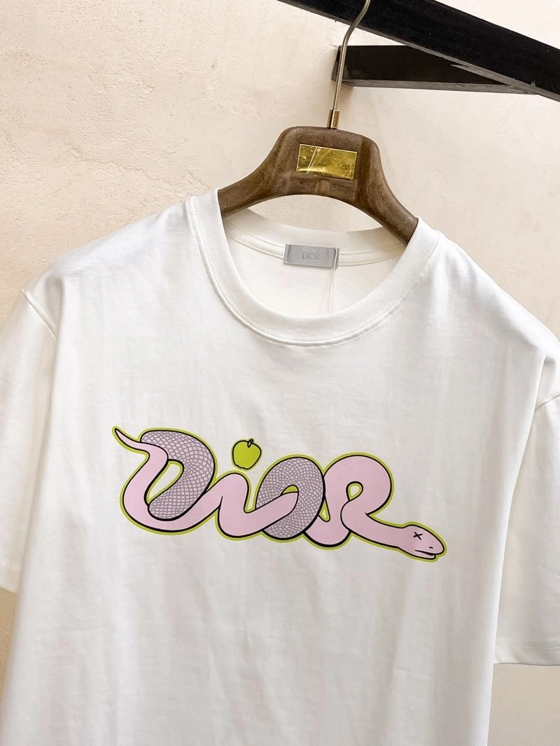 Accurate model Christian Dior T-Shirts