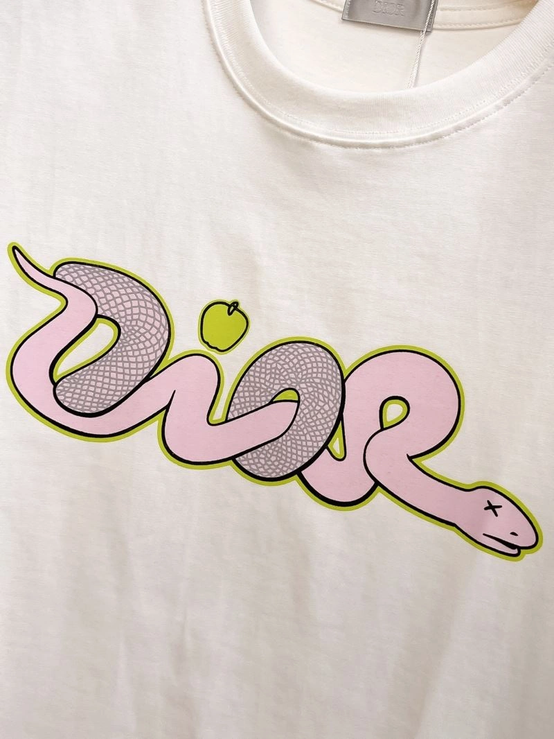 Accurate model Christian Dior T-Shirts