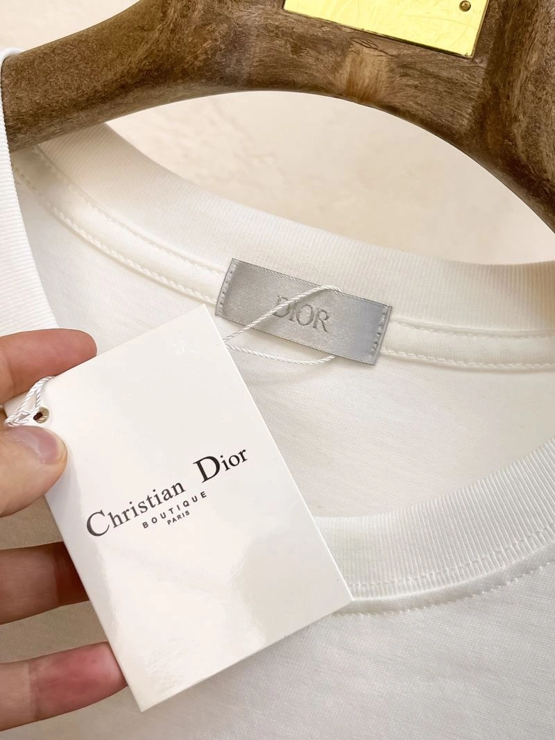 Accurate model Christian Dior T-Shirts