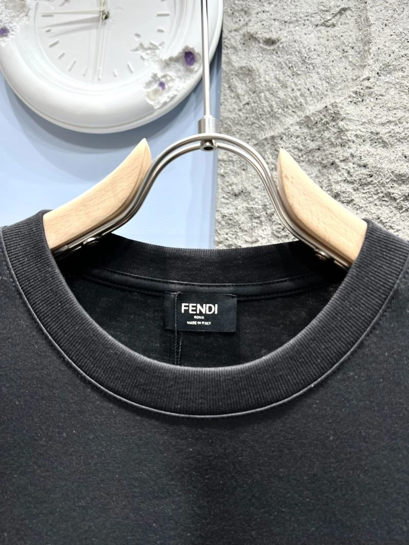 Accurate model Christian Dior T-Shirts