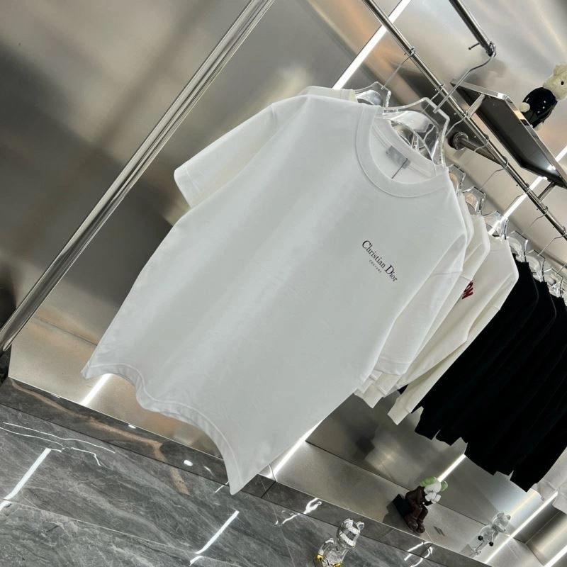 Accurate model Christian Dior T-Shirts