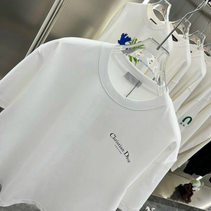 Accurate model Christian Dior T-Shirts