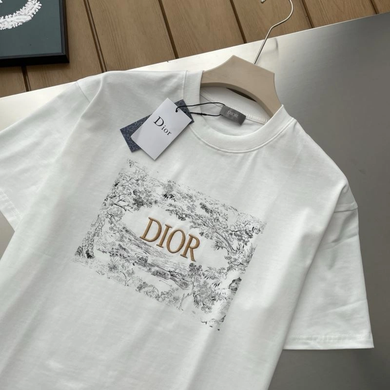 Accurate model Christian Dior T-Shirts