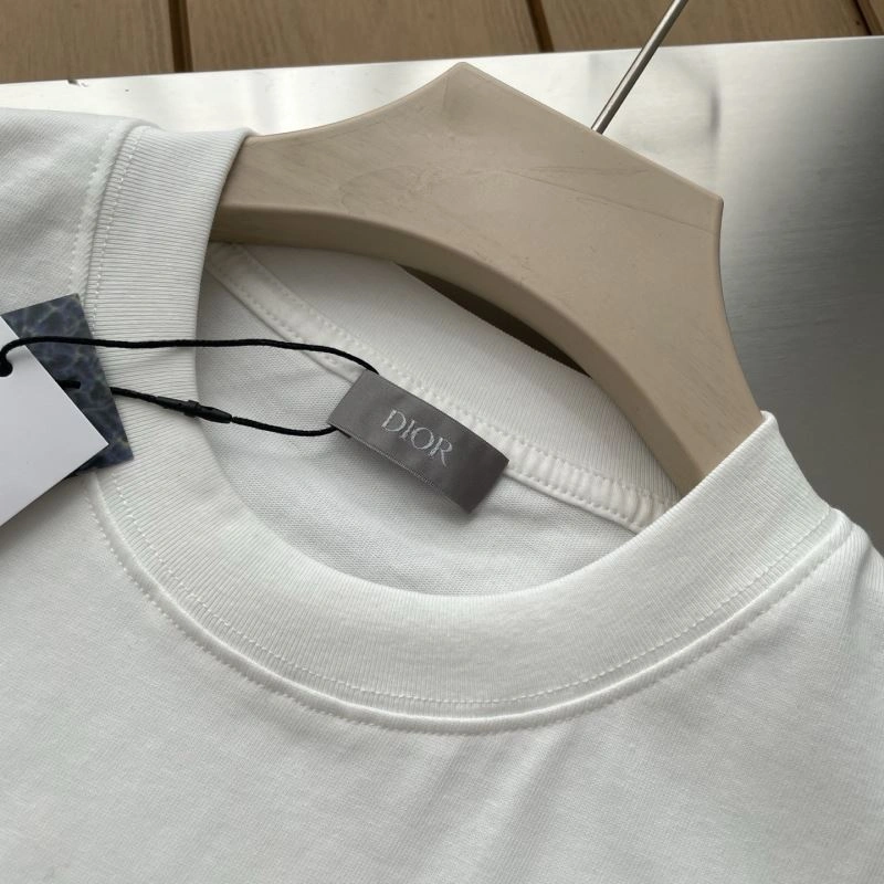 Accurate model Christian Dior T-Shirts