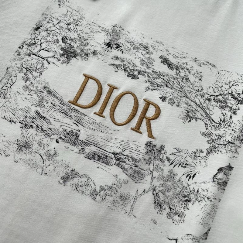 Accurate model Christian Dior T-Shirts