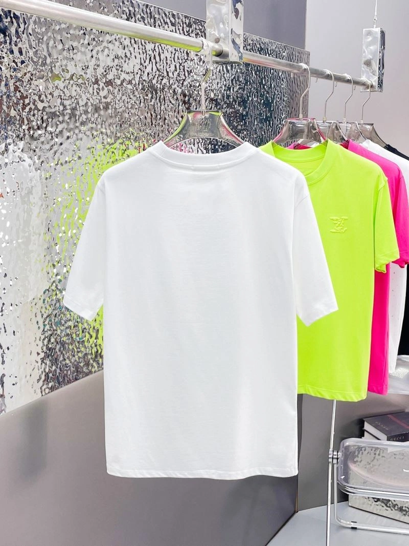 Accurate model Christian Dior T-Shirts