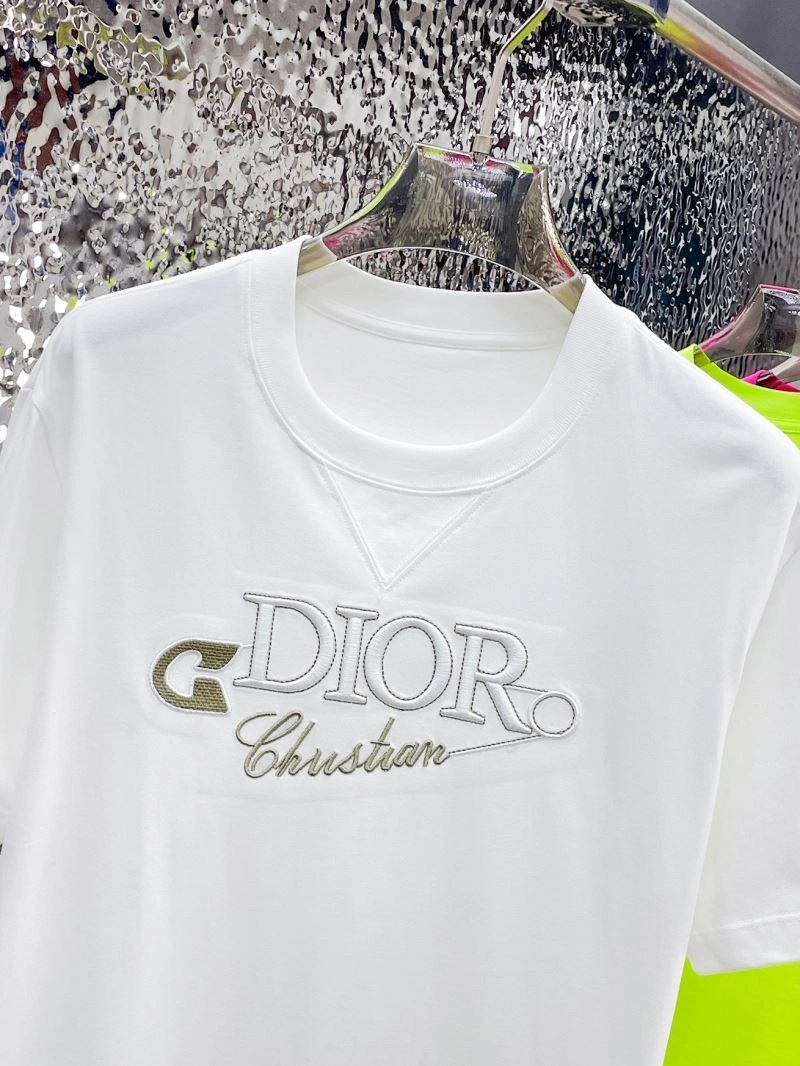 Accurate model Christian Dior T-Shirts