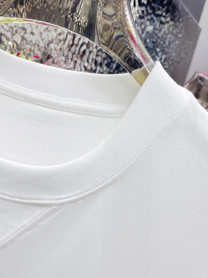 Accurate model Christian Dior T-Shirts