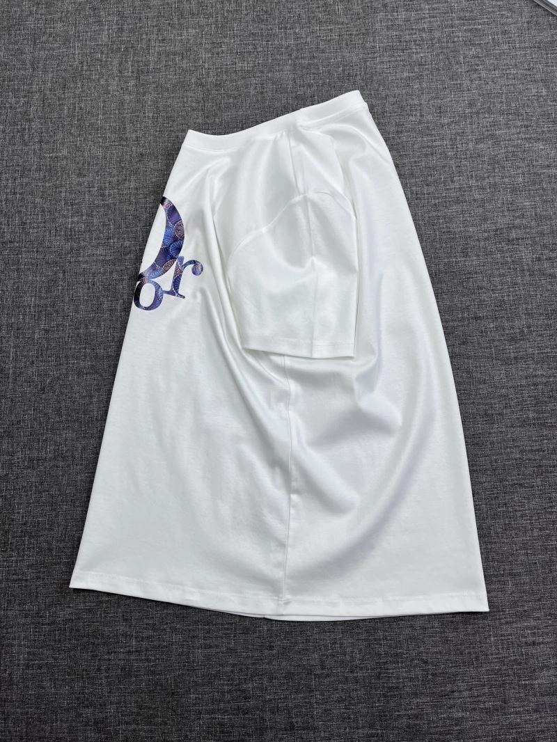 Accurate model Christian Dior T-Shirts