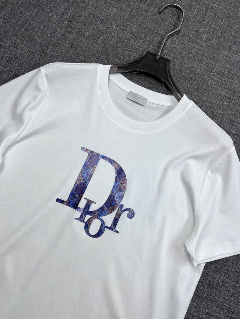 Accurate model Christian Dior T-Shirts