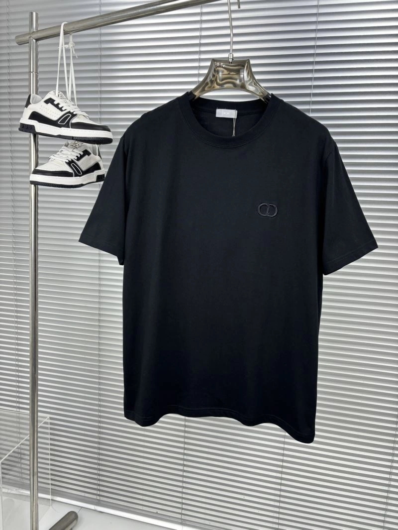 Accurate model Christian Dior T-Shirts