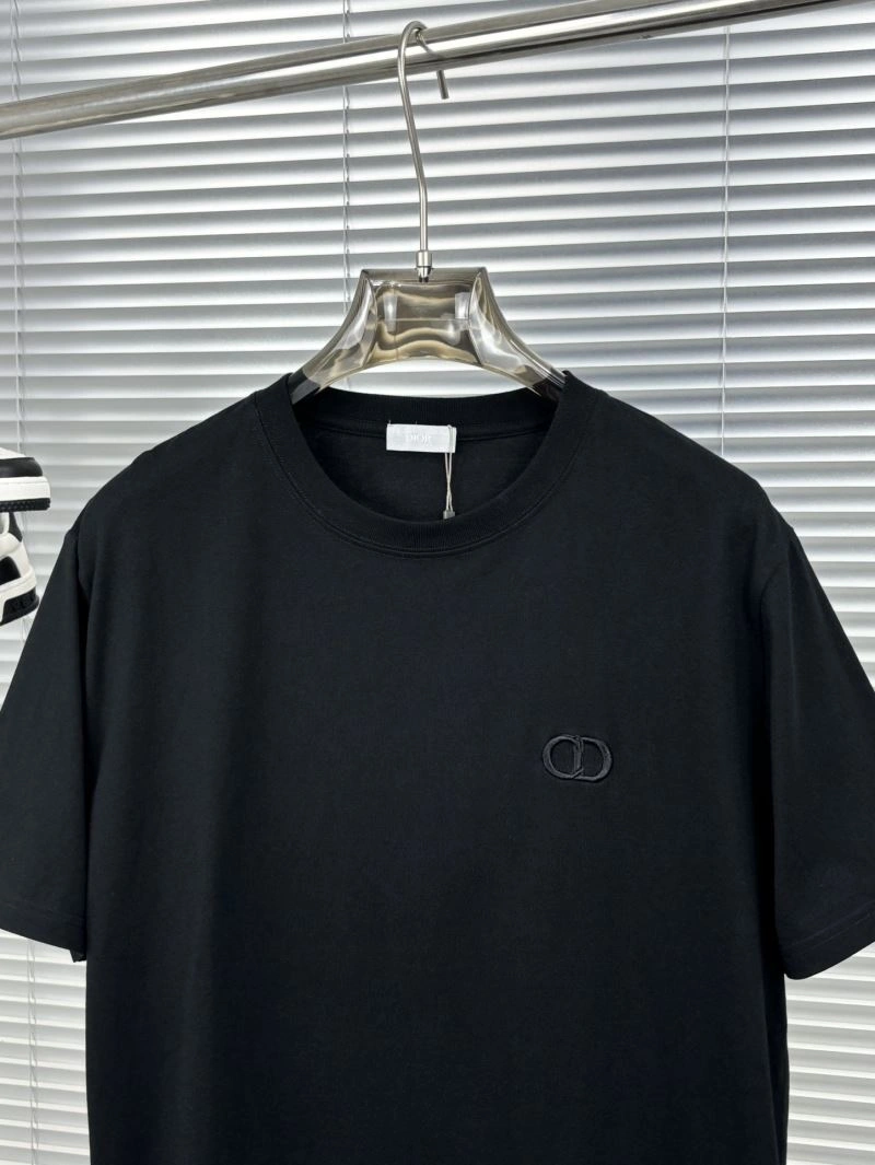 Accurate model Christian Dior T-Shirts