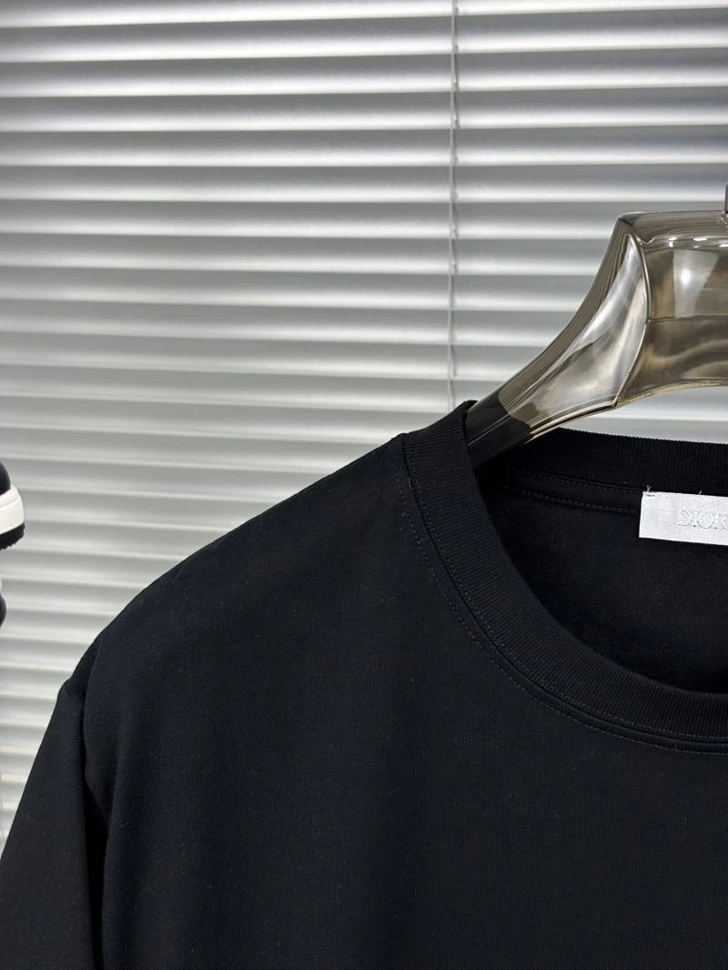 Accurate model Christian Dior T-Shirts