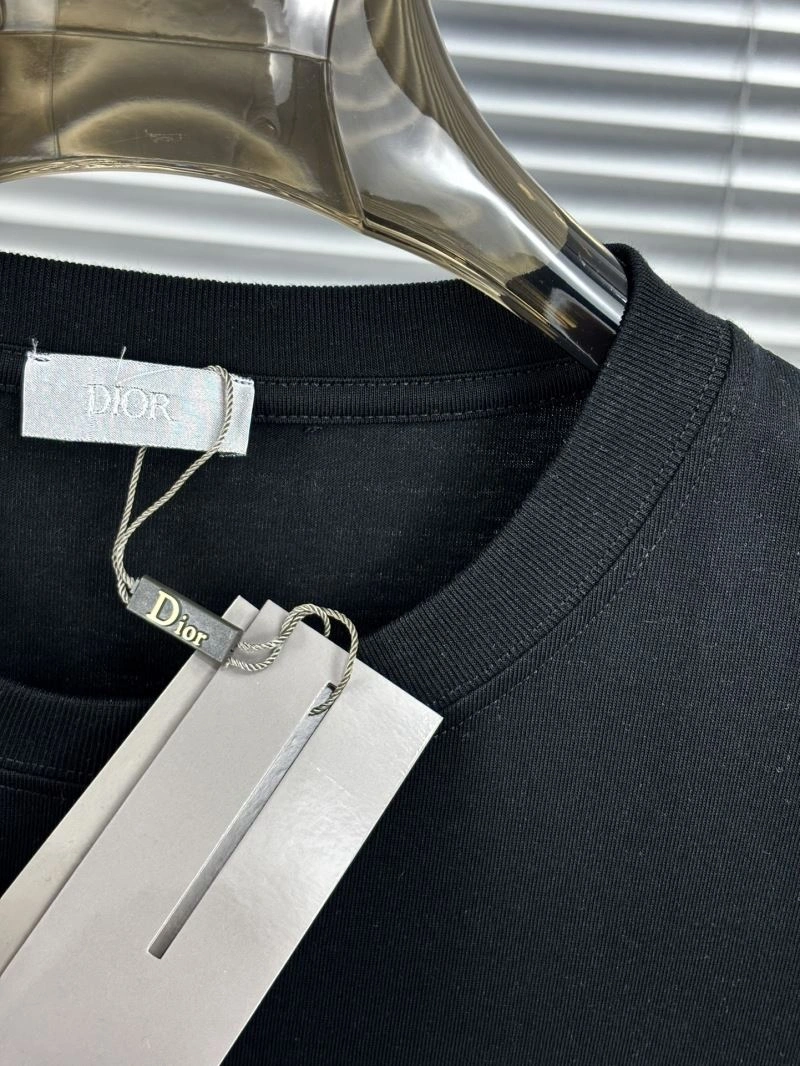Accurate model Christian Dior T-Shirts