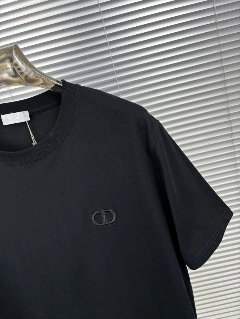 Accurate model Christian Dior T-Shirts