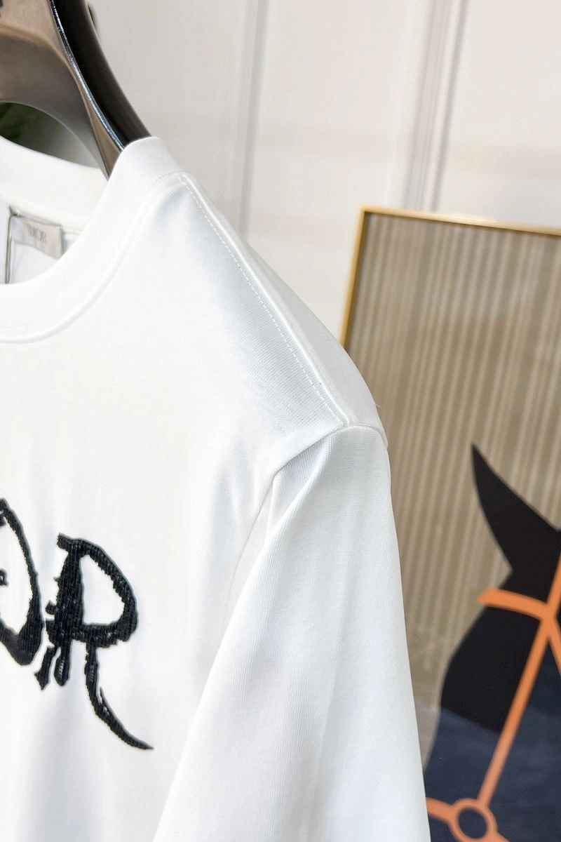 Accurate model Christian Dior T-Shirts