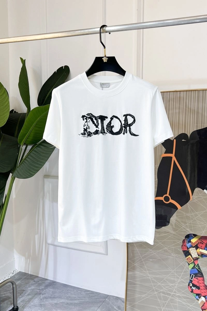 Accurate model Christian Dior T-Shirts