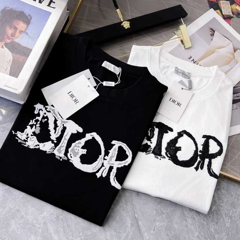 Accurate model Christian Dior T-Shirts