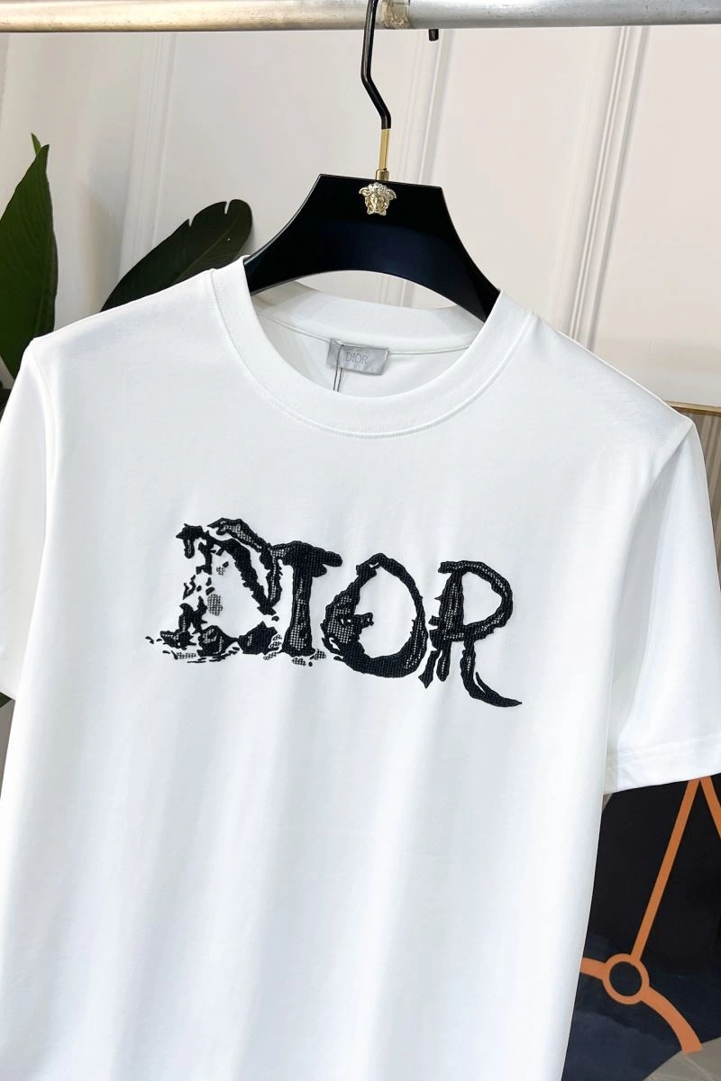 Accurate model Christian Dior T-Shirts